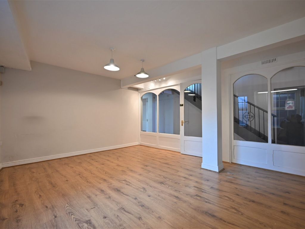 Retail premises to let in Duck Hill Shopping Quarter, Ripon HG4, £5,700 ...