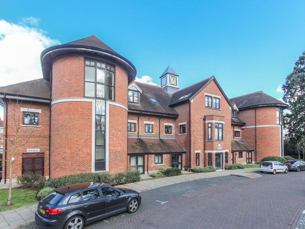 2 bed flat to rent in Silas Court, Lockhart Road, Watford ...