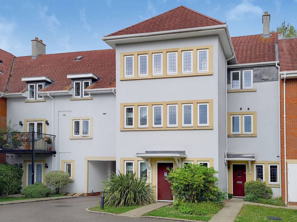 2 bed semi-detached house to rent in Camborne Road, Sutton SM2 - Zoopla