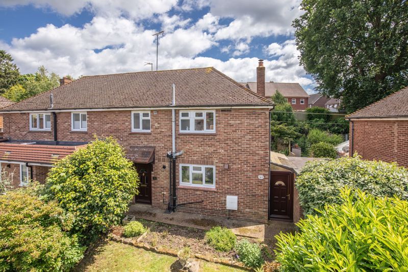 3 Bed Semi Detached House For Sale In Manor Way Uckfield Tn22 £