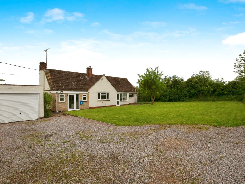 3 bed detached bungalow for sale in Hackthorne Road, Durrington ...