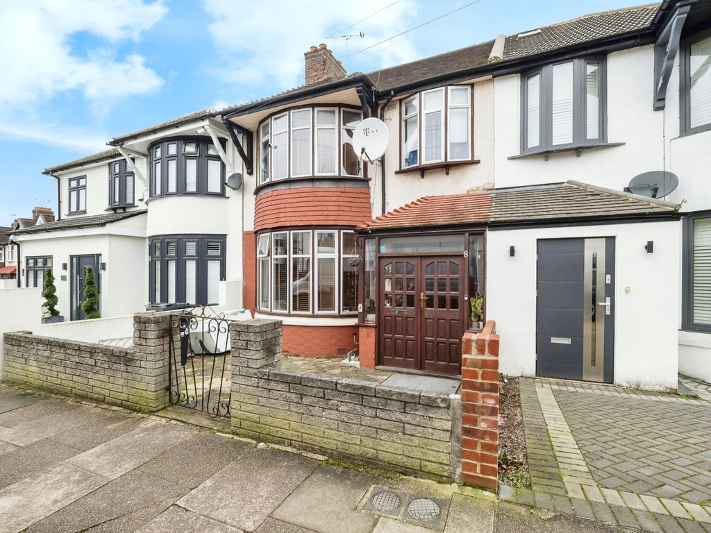 3 bed terraced house for sale in Lessingham Avenue, Ilford IG5, £ ...