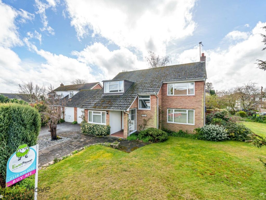 4 bed detached house for sale in Cedar Close, Tadley, Hampshire RG26, £ ...