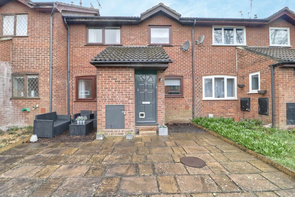 2 bed terraced house for sale in Sorrells Close, Chineham, Basingstoke ...