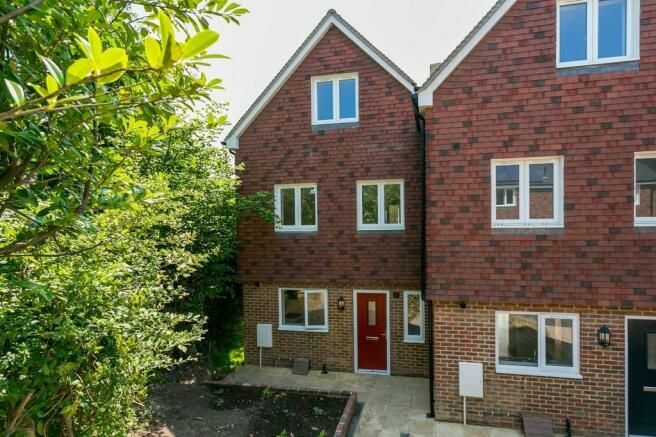 4 bed detached house to rent in Mutton Hall Hill, Heathfield TN21 - Zoopla