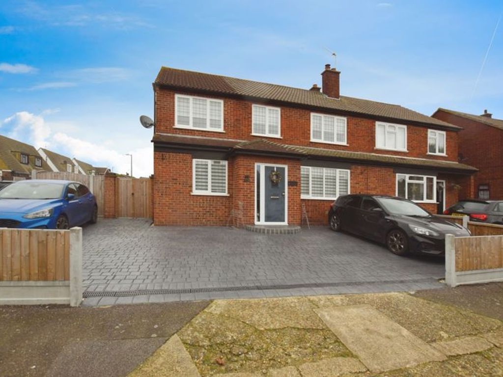 4 Bed Semi Detached House For Sale In Bishops Road Stanford Le Hope