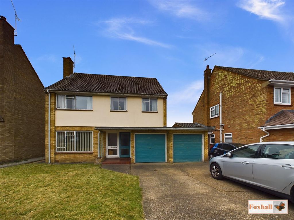 4 bed detached house for sale in Salehurst Road, Ipswich IP3, £425,000 ...