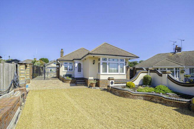 2 bed bungalow for sale in Fairway Gardens Close, Leigh-On-Sea, Essex ...