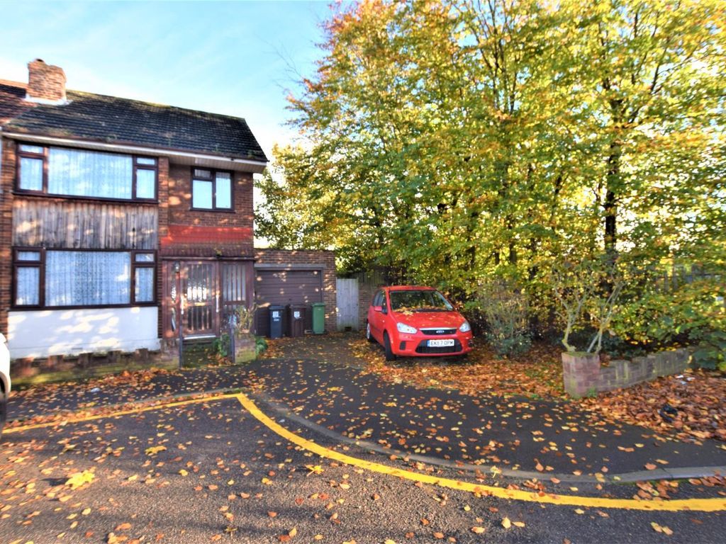 3 Bed Property For Sale In Plantagenet Gardens Chadwell Heath Romford