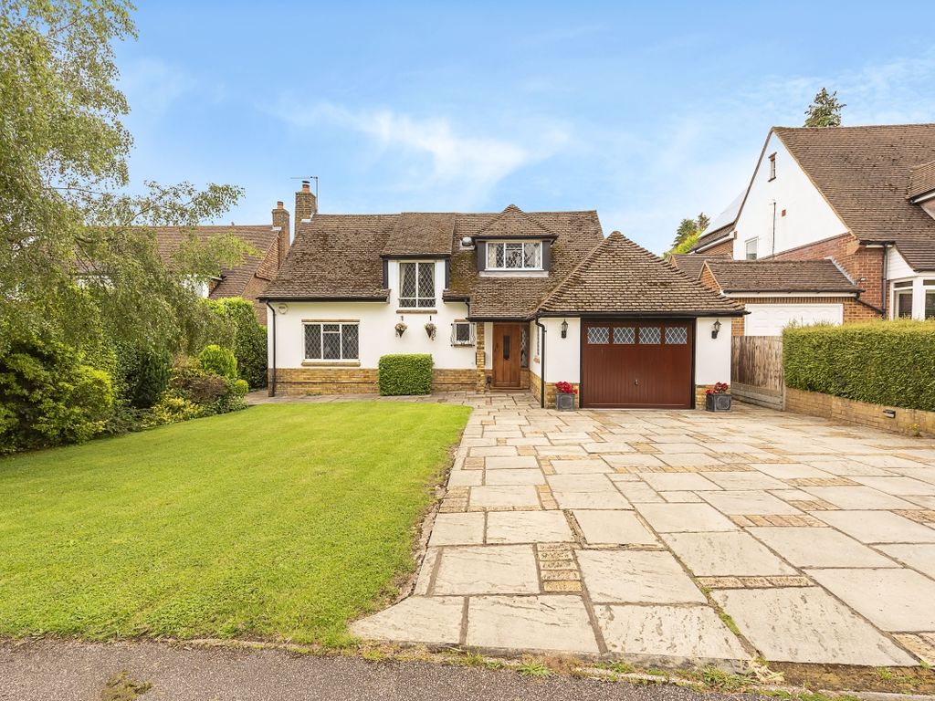4 bed detached house to rent in Highfield Way, Rickmansworth WD3 - Zoopla