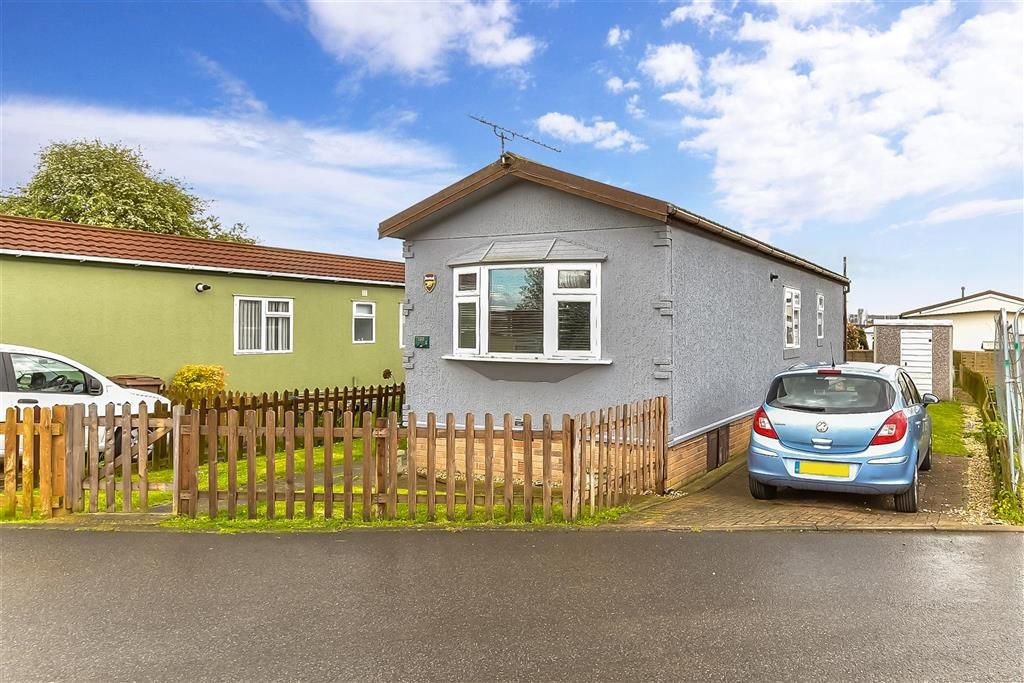 1 bed mobile/park home for sale in Vicarage Lane, Hoo, Rochester, Kent ...