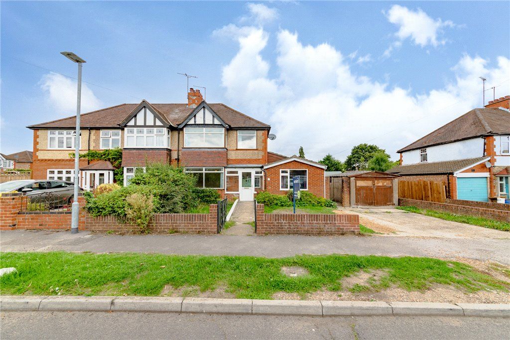 3 Bed Semi Detached House For Sale In Erleigh Court Gardens Earley