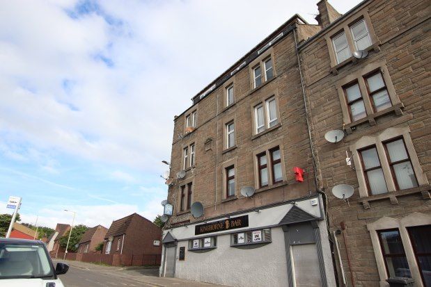 2 bed flat to rent in Kinghorne Road, Dundee DD3, £700 pcm - Zoopla