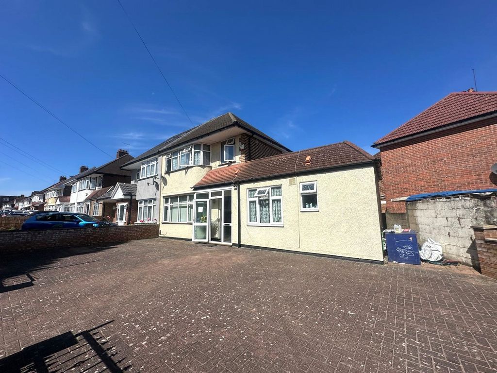 4 Bed Semi Detached House For Sale In Warley Road Hayes Greater