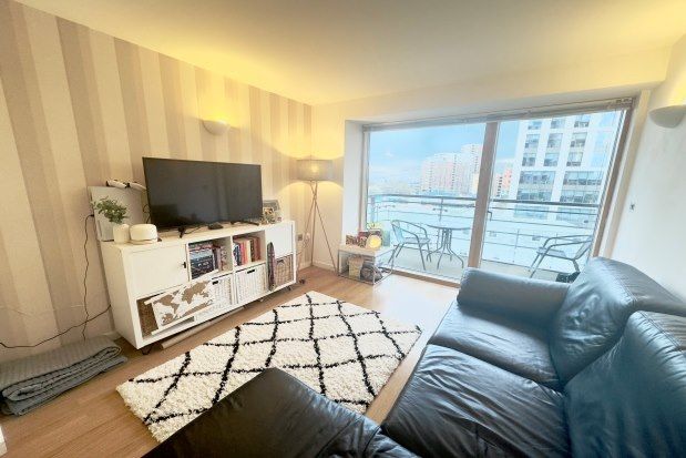 2 bed flat to rent in Riverside Way, Leeds LS1, £1,150 pcm - Zoopla