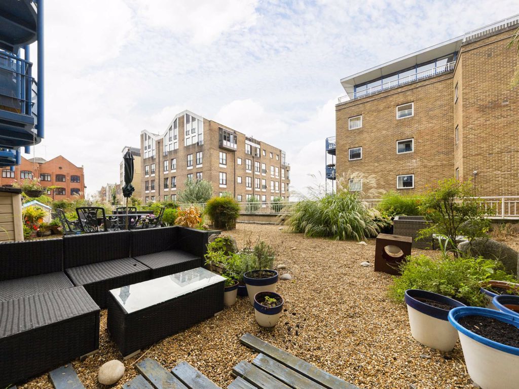 1 bed flat for sale in Jardine Road, London E1W - Zoopla