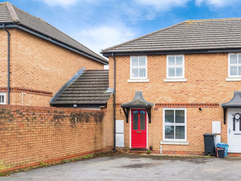 2 Bed End Terrace House For Sale In Pasture Close Swindon Sn2 £