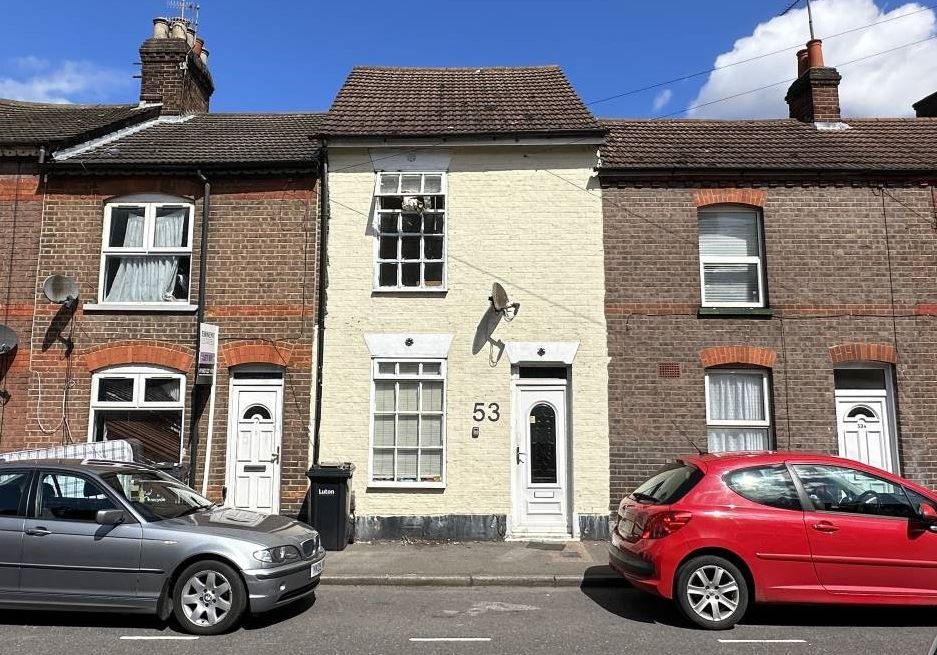 4 bed terraced house for sale in 53 Hibbert Street, Luton, Bedfordshire ...