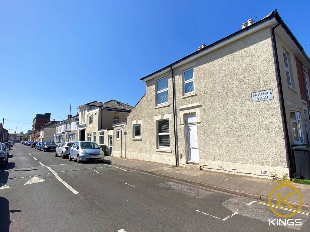 2 bed end terrace house to rent in Talbot Road, Southsea PO4 - Zoopla