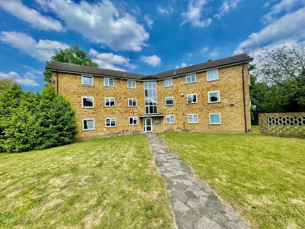 2 bed flat for sale in Glebe Court, Lych Gate, Watford WD25, £230,000 ...