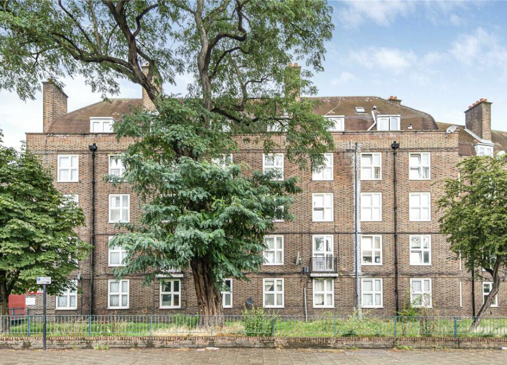 2 bed flat to rent in Union Grove, London SW8, £2,000 pcm - Zoopla