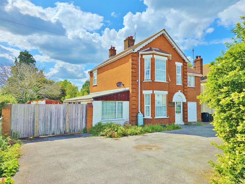 5 bed detached house for sale in Hall Lane, Walton On The Naze CO14 ...