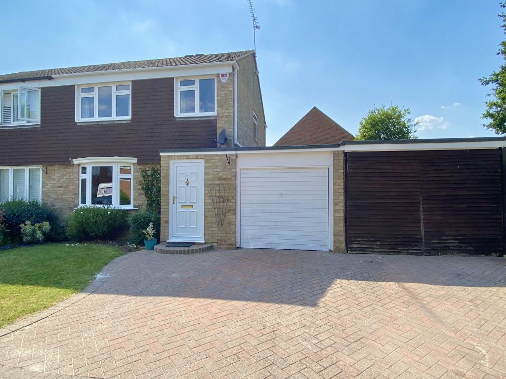 3 Bed Semi Detached House For Sale In Hutsons Close Wokingham