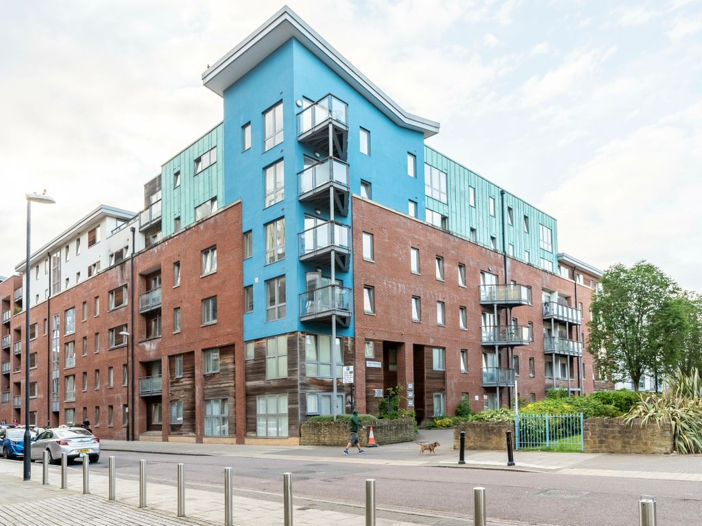 2 bed flat for sale in Crown & Anchor House, Sweetman Place, Temple ...
