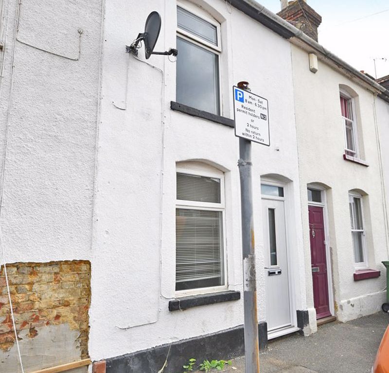 2 Bed Property For Sale In Gladstone Road Penenden Heath Maidstone