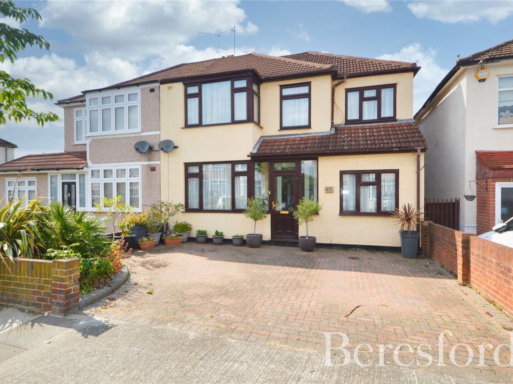 4 Bed Semi Detached House For Sale In Amery Gardens Gidea Park Rm2