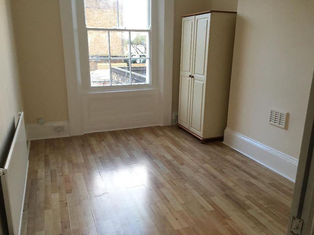 Room to rent in Very Near Keith Grove Area, Shepherds Bush W12 - Zoopla
