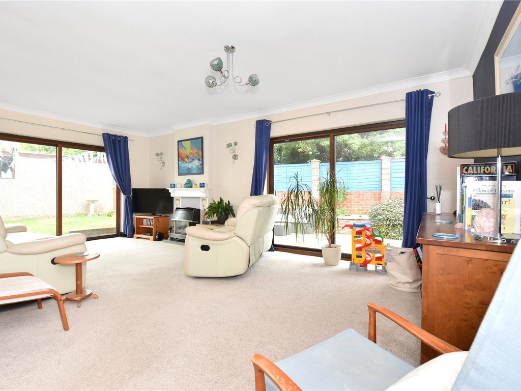3 bed bungalow for sale in Mansfield Road, Hextable, Kent BR8 - Zoopla