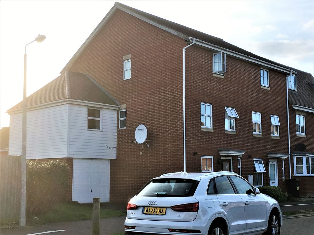 Room to rent in Hakewill Way, Colchester CO4 - Zoopla