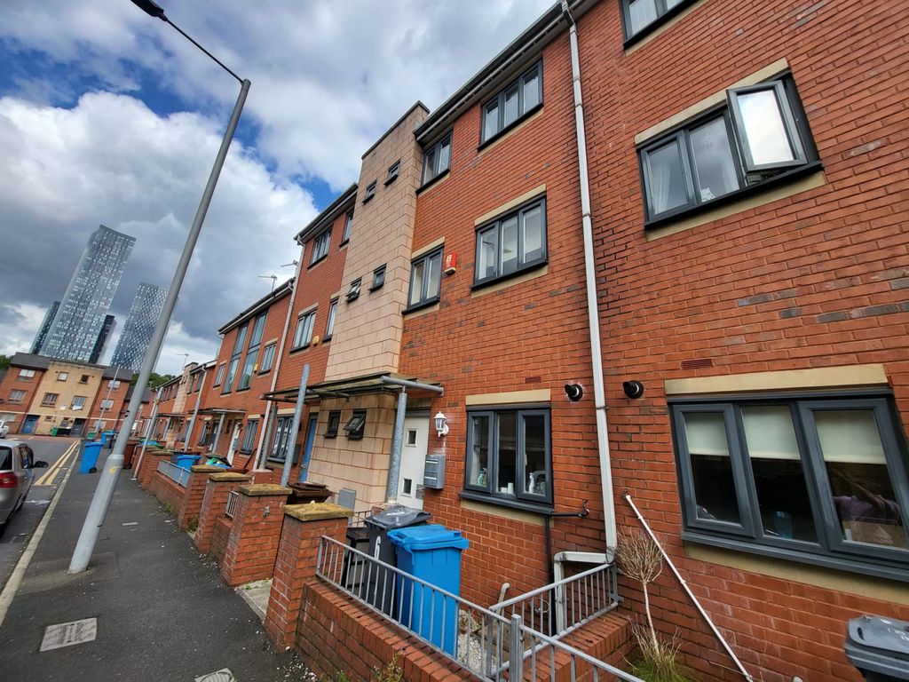 4 bed town house to rent in New Welcome Street, Hulme, Manchester M15 ...