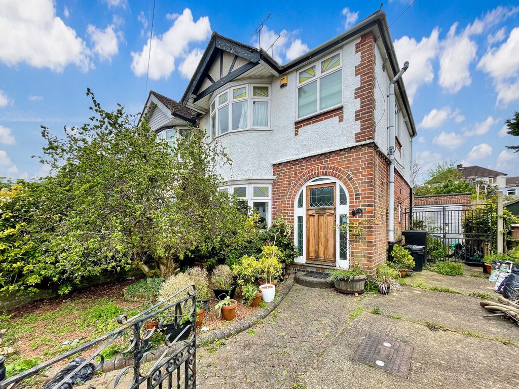 3 Bed Semi Detached House For Sale In Walcot Avenue Luton