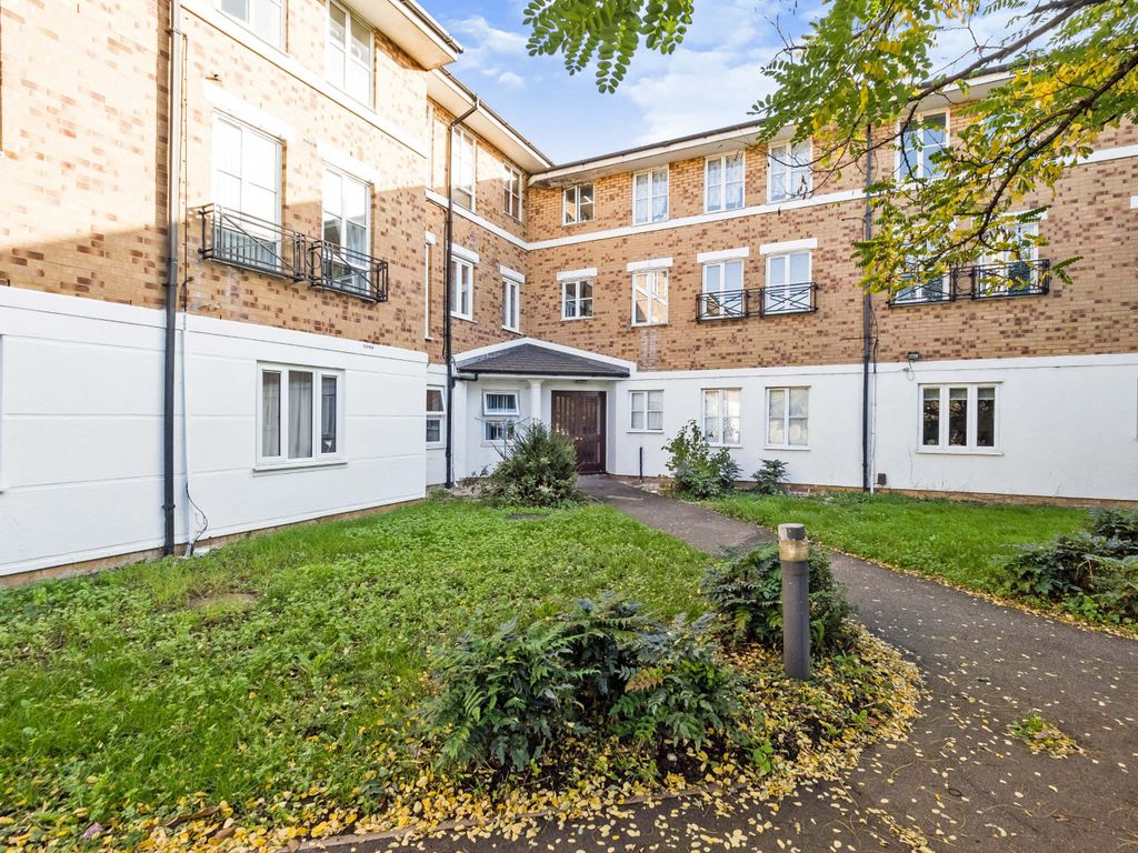 1 bed flat for sale in Springfield Court, Forsythia Close, Ilford IG1 ...