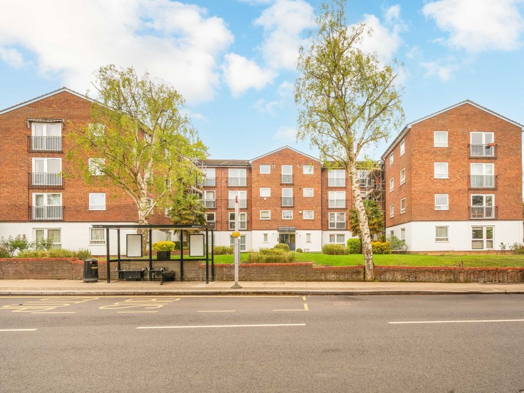2 bed flat for sale in Parson Street, London NW4, £375,000 - Zoopla