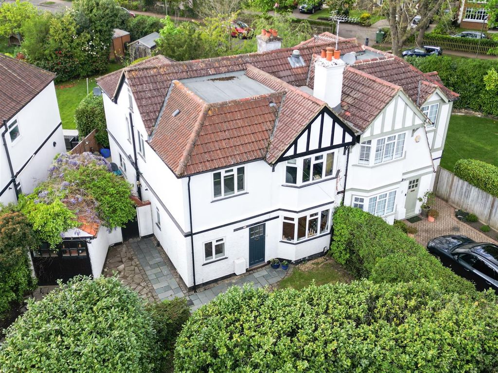 4 Bed Semi Detached House For Sale In Coverts Road Claygate Esher