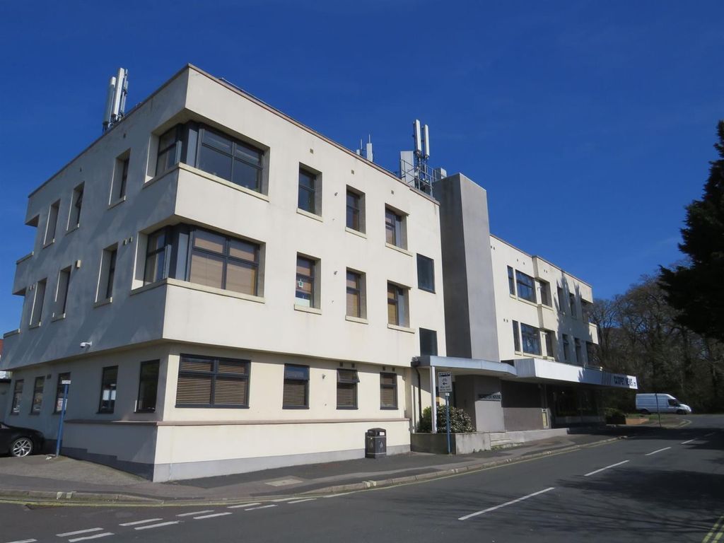 2 bed flat to rent in Silvester Road, Cowplain, Waterlooville PO8, £ ...
