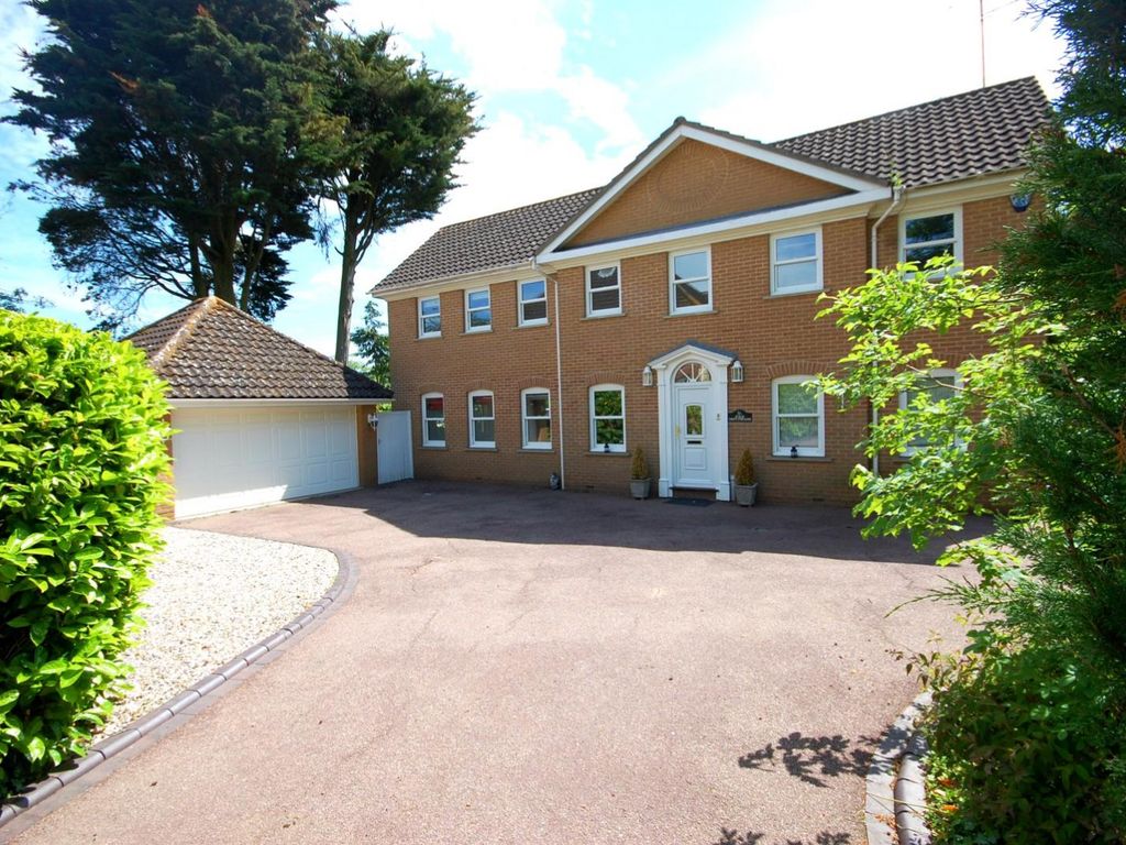 5 bed detached house to rent in Greyfriars, Hutton CM13, £5,000 pcm ...