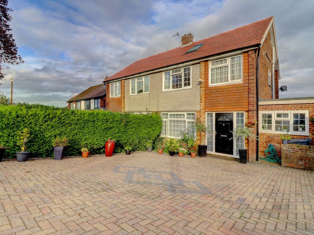 4 Bed Semi Detached House For Sale In Deeds Grove High Wycombe Hp12 £