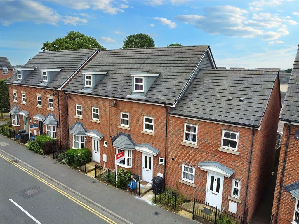 4 Bed Terraced House For Sale In Rudloe Drive Kingsway Quedgeley