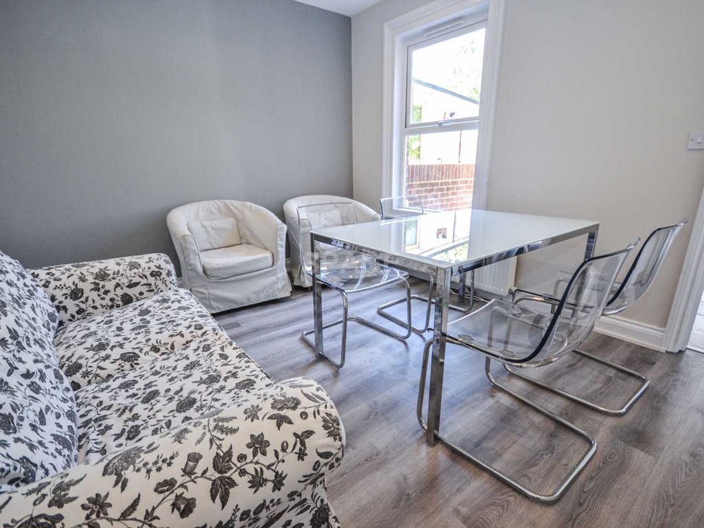4 bed terraced house to rent in Cardigan Road, Reading RG1, £1,940 pcm - Zoopla