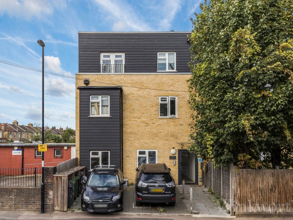 3 bed flat to rent in Shorndean Street, London SE6 - Zoopla