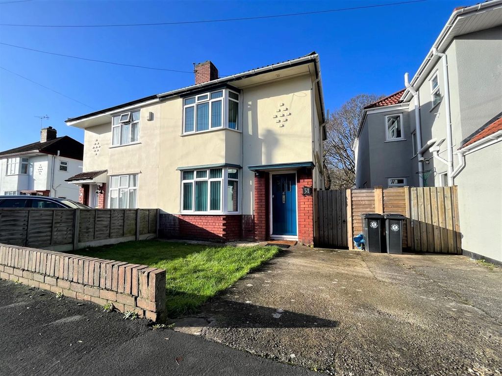 3 Bed Semi Detached House For Sale In Lakewood Crescent Westbury On