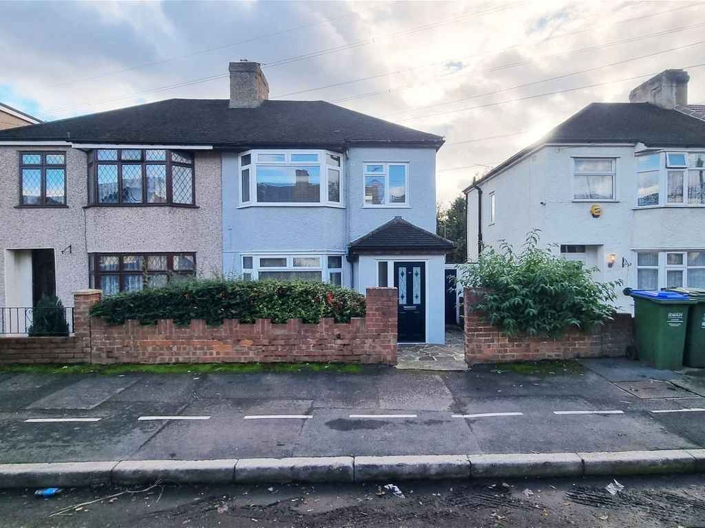 3 Bed Semi Detached House For Sale In Barnes Cray Road Crayford