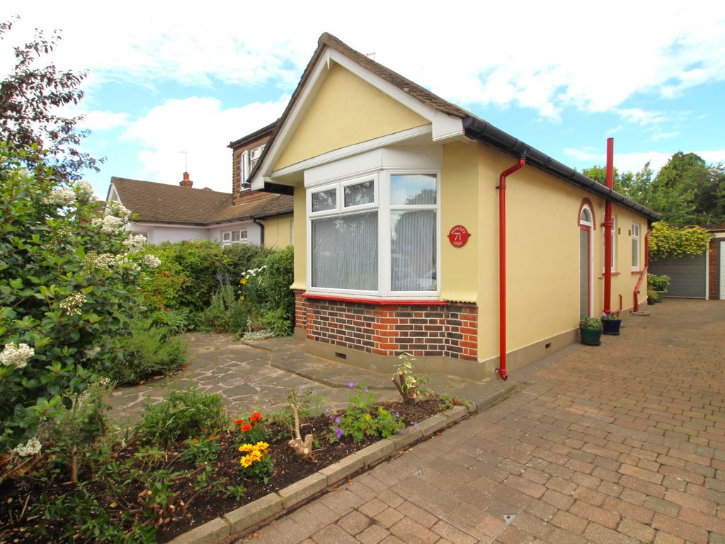 2 Bed Semi Detached Bungalow For Sale In Chadville Gardens Chadwell
