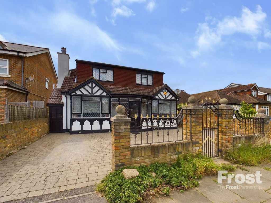 4 bed property for sale in Hughes Road, Ashford, Surrey TW15 - Zoopla