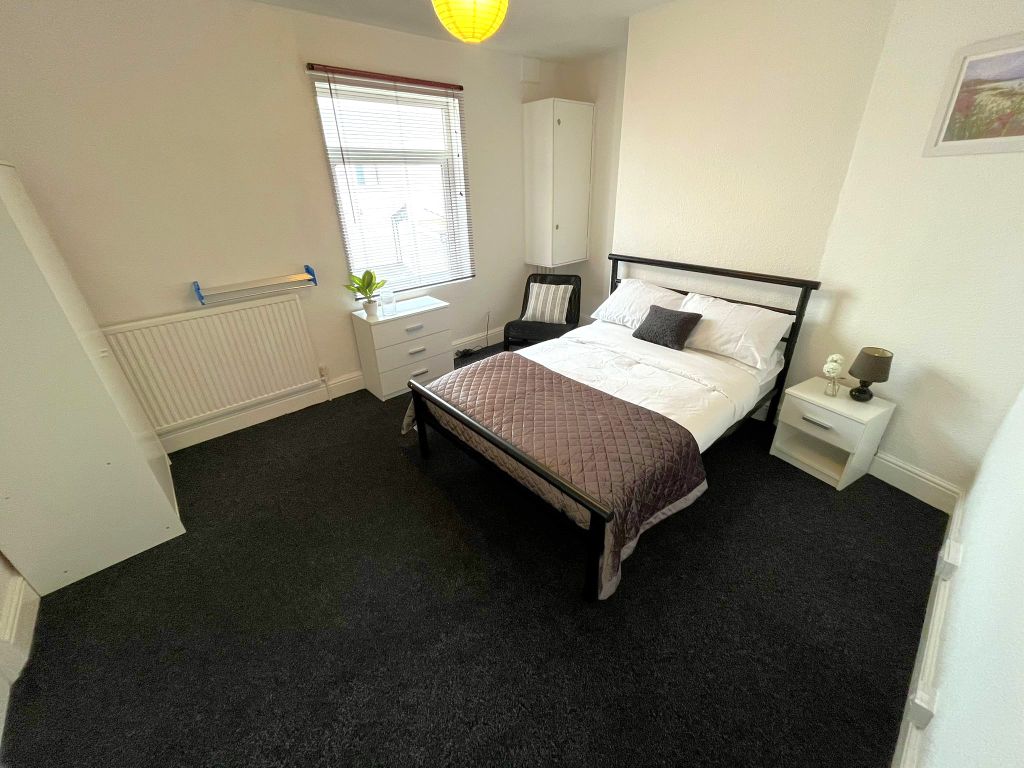 Room to rent in Layton Avenue, Mansfield NG18, £477 pcm - Zoopla