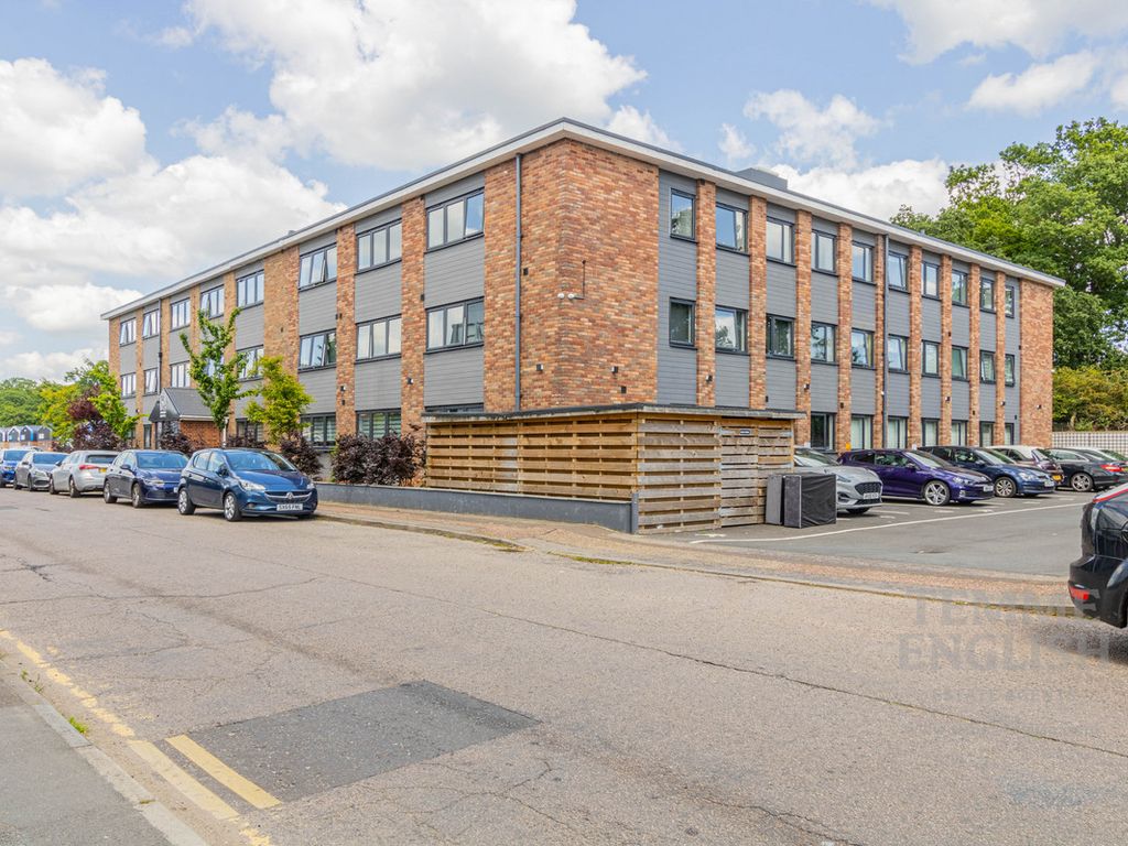 2 bed flat for sale in Moss Road, Colchester CO3 - Zoopla